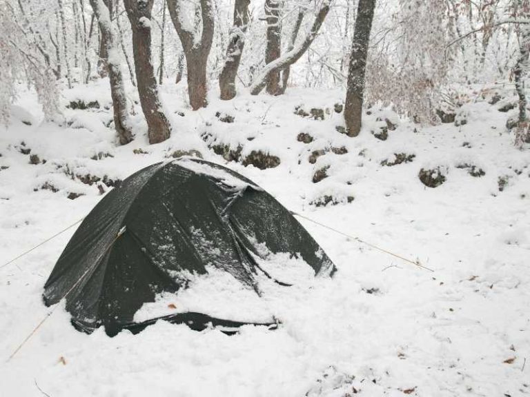 16 Winter Camping Tips That Will Keep You Warm (And Safe)